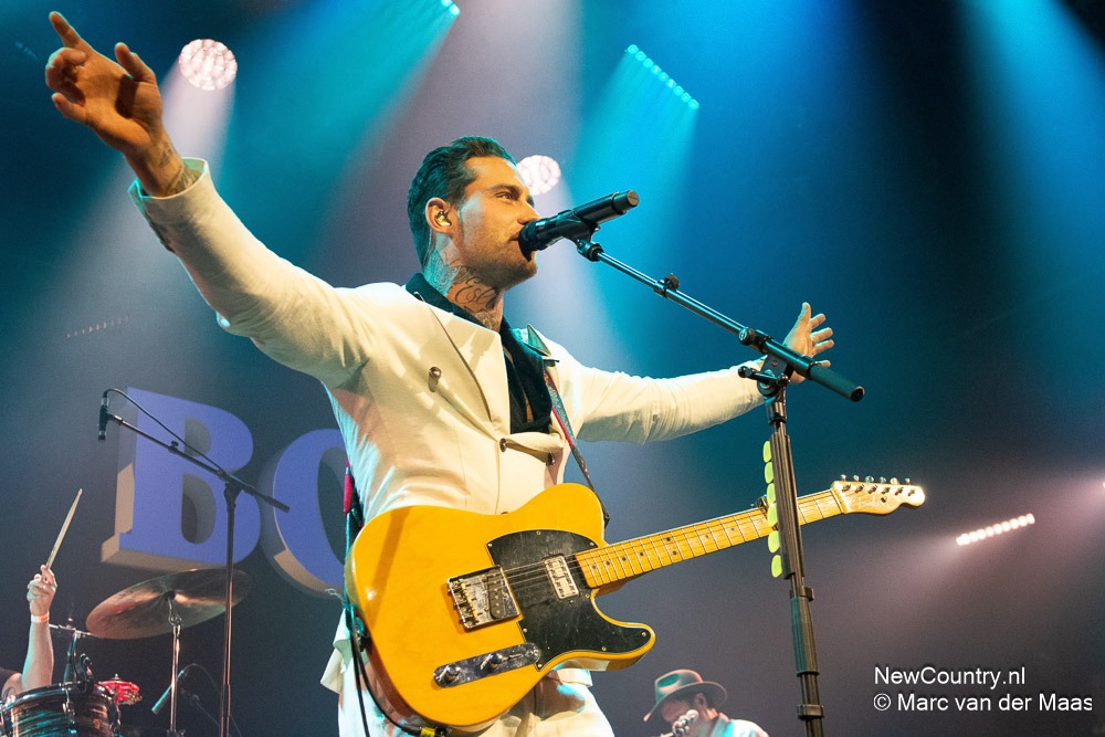 Douwe Bob verrast Patronaat met muziek, warmte en onvergetelijke momenten