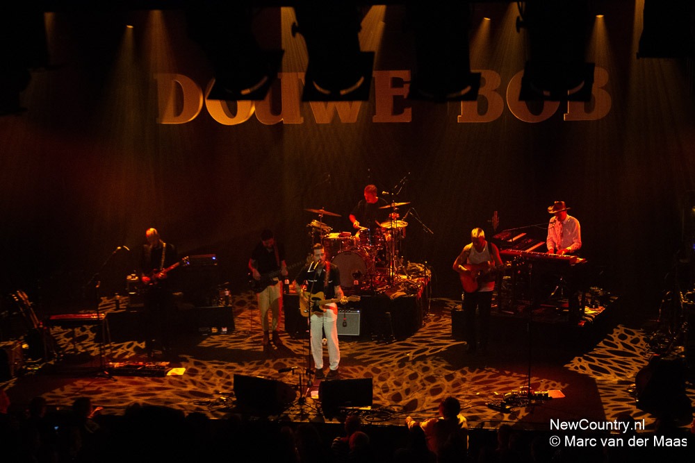 Douwe Bob verrast Patronaat met muziek, warmte en onvergetelijke momenten