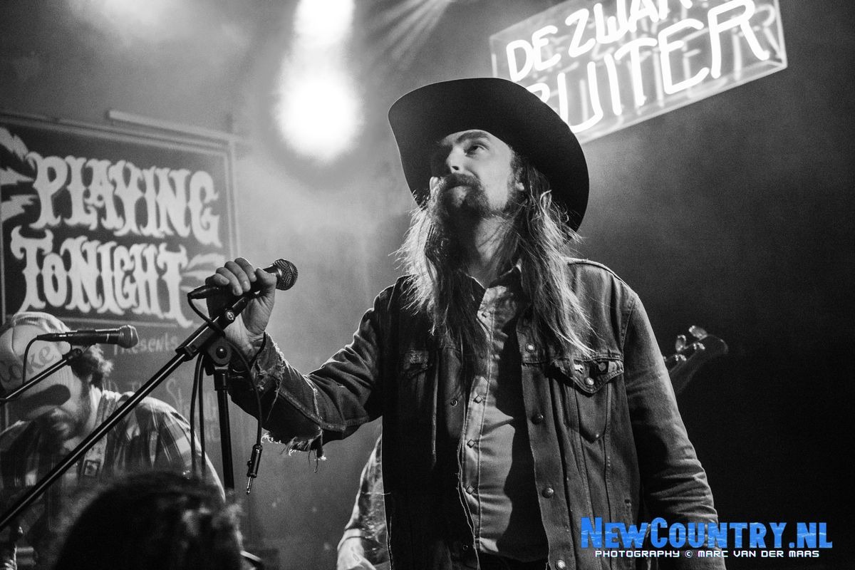 IV and the Strange Band brengt ruige countrypunk naar Den Haag